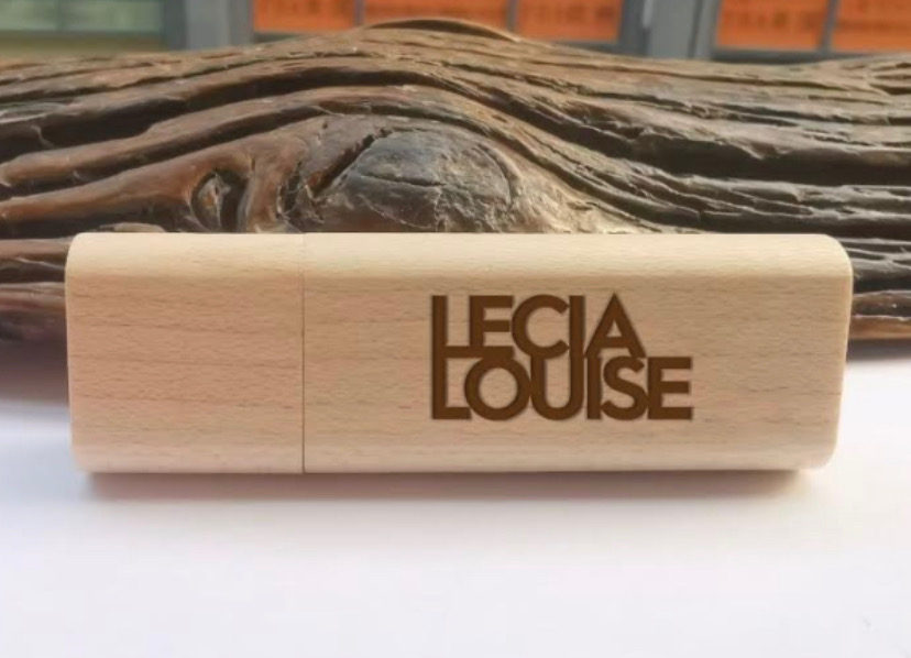 » Limited USB Lecia Louise